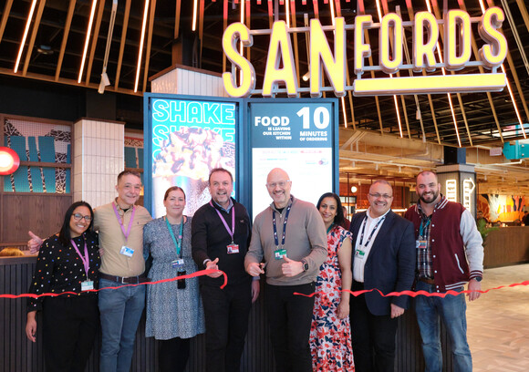 London Luton Airport | UK's largest airport restaurant opens at LLA